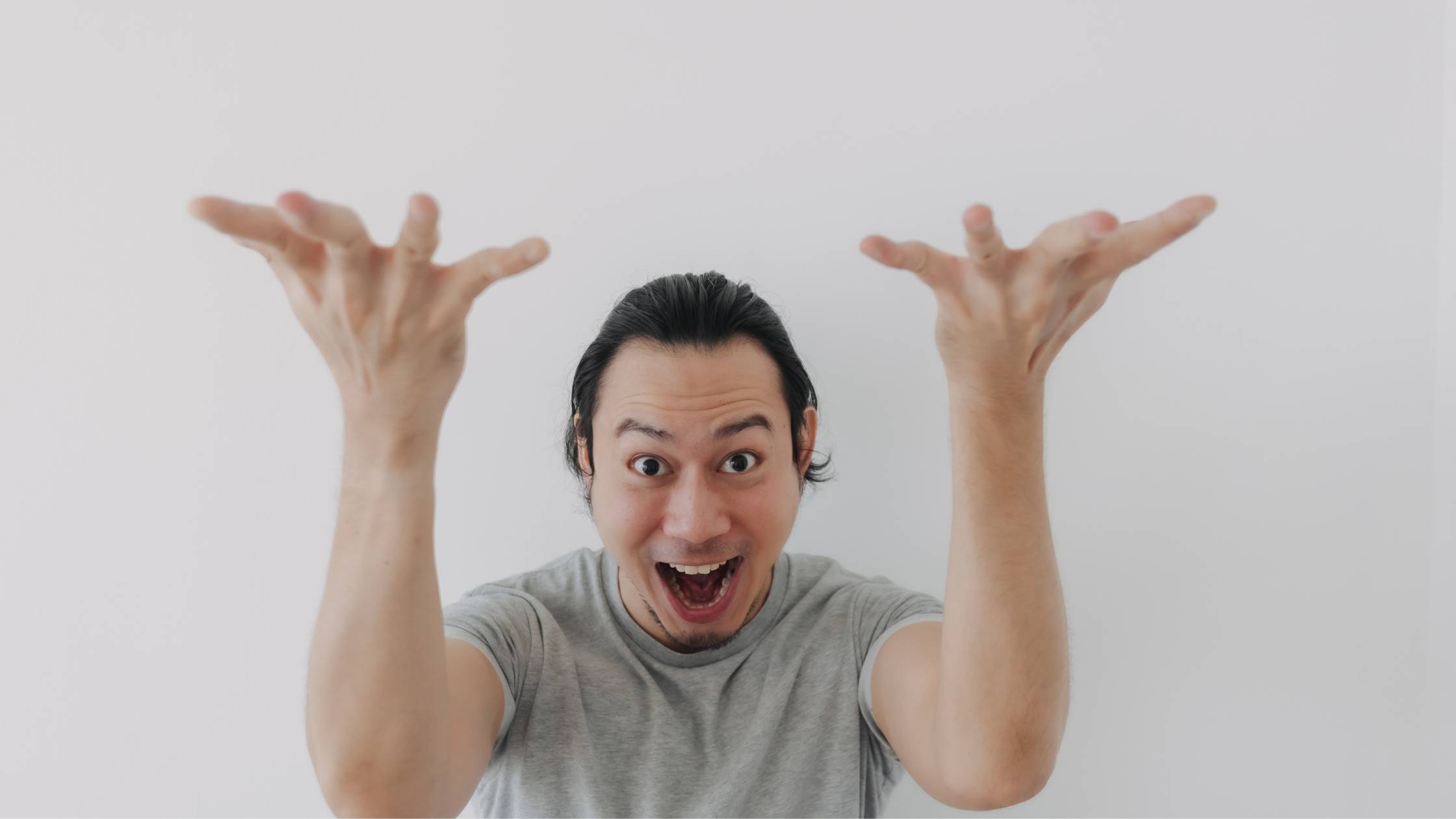 Unveiling the Advantages & Disadvantages of Advertising